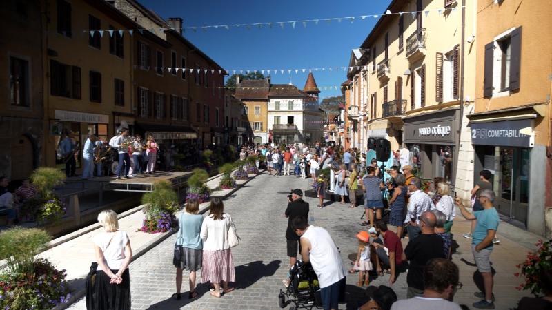 Yenne - Inauguration festive de la Place Charles-Dullin
