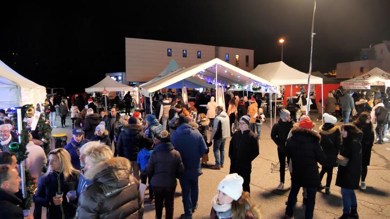 Grésy-sur-Aix - L'association des commerçants lance son marché de Noël ...